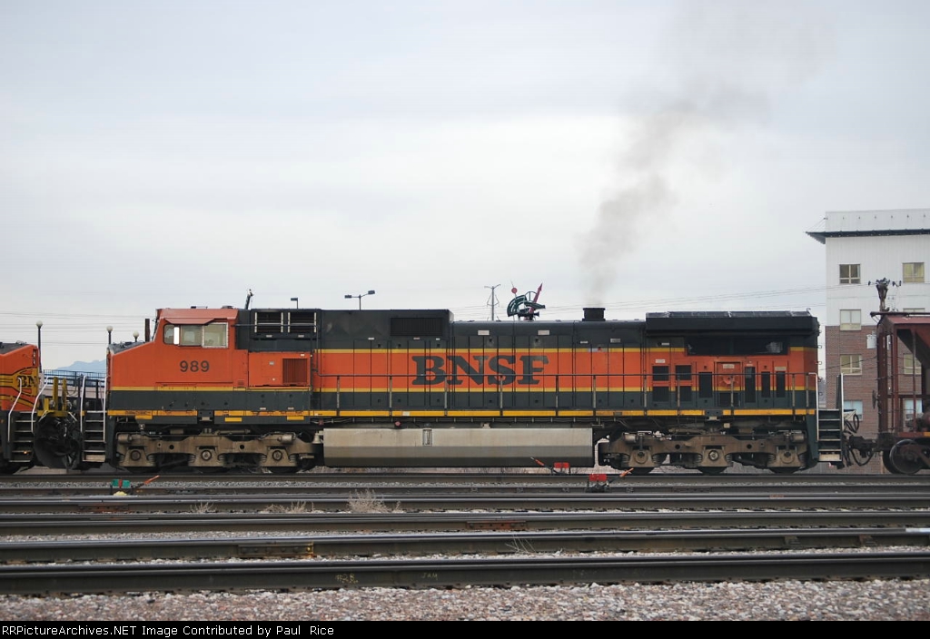 BNSF 989